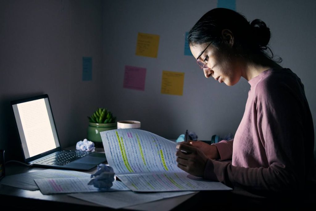 How To Write a Research Paper - A Tutor